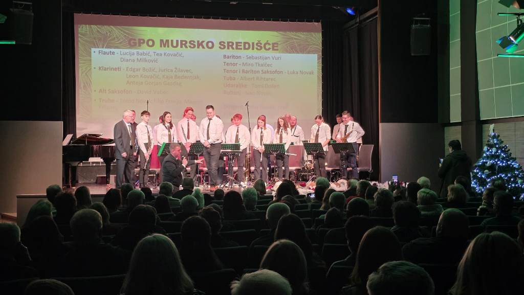 U blagdanskom ozračju održan Božićno-novogodišnji koncert Gradskog ...