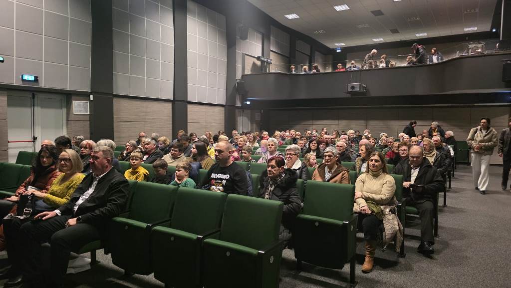 U blagdanskom ozračju održan Božićno-novogodišnji koncert Gradskog ...